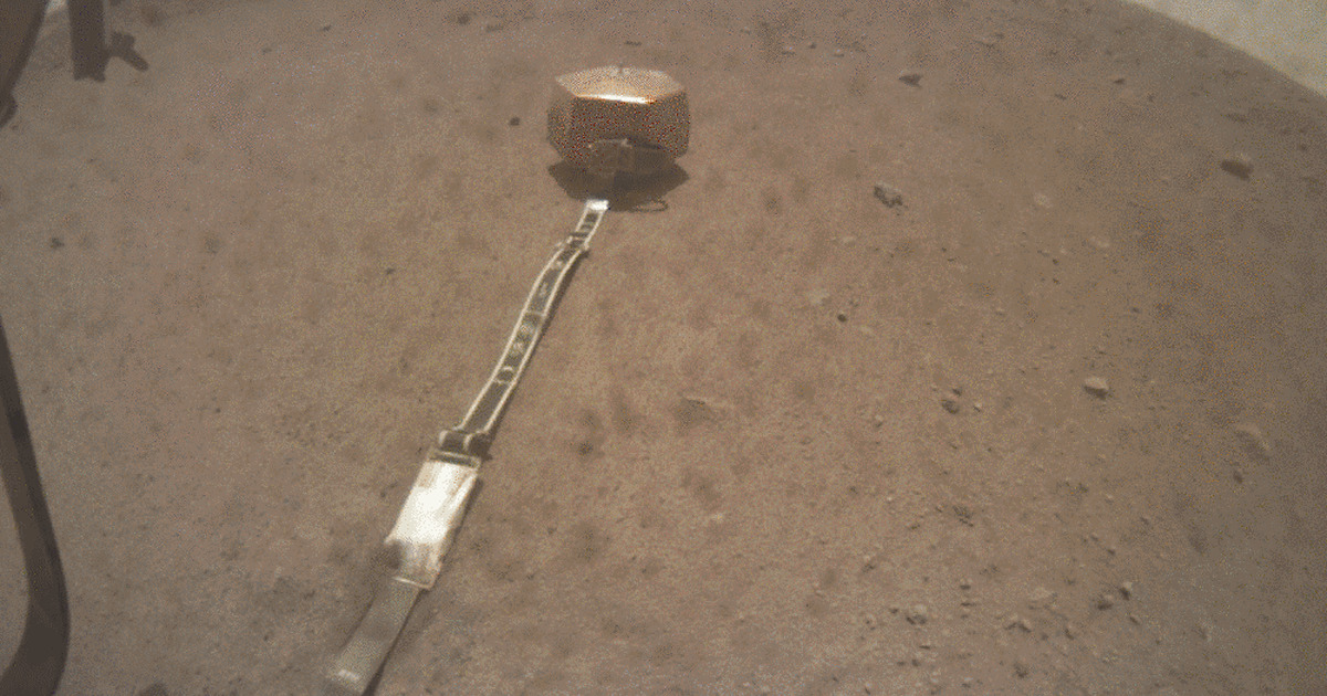 InSight tether storage box opening | The Planetary Society
