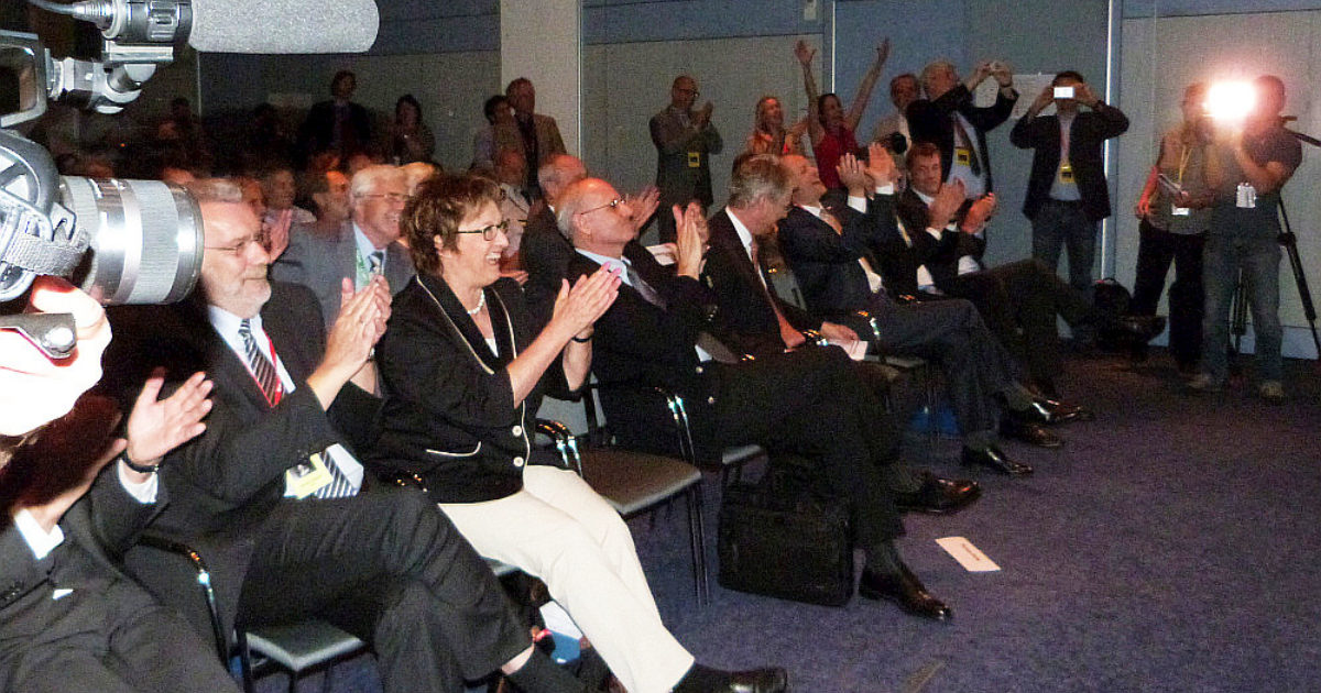 Cheering VIPs in the conference room | The Planetary Society
