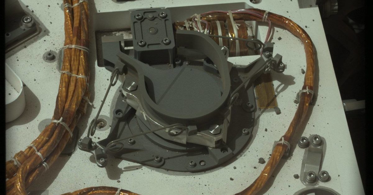 Wires on Curiosity | The Planetary Society