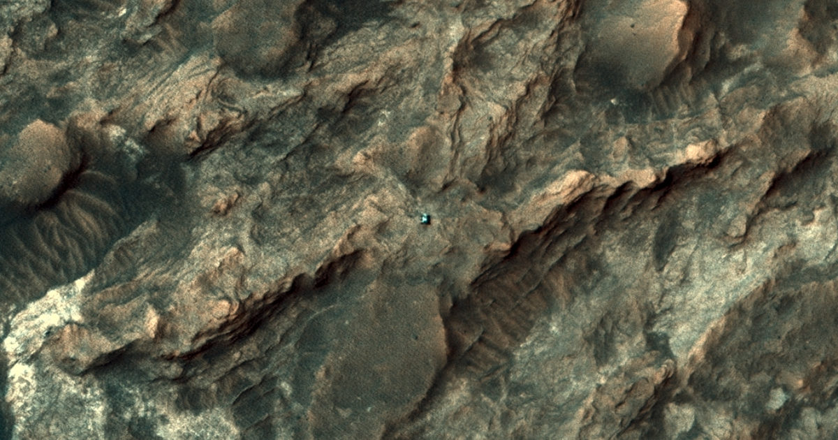 HiRISE view of Curiosity, sol 1094 (September… | The Planetary Society
