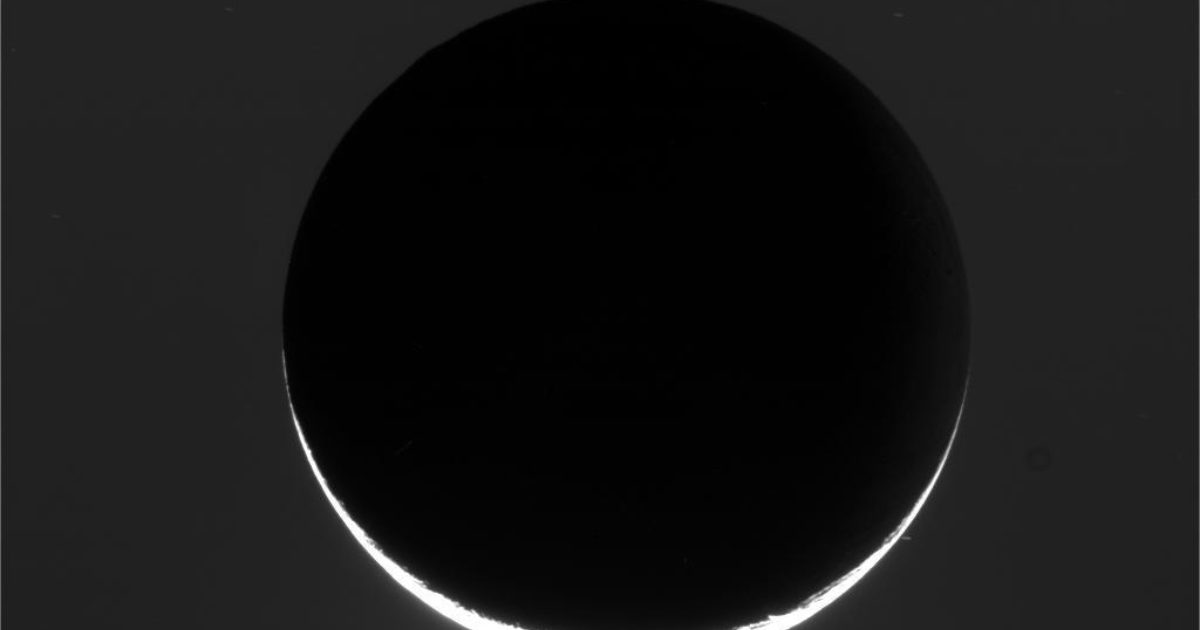 Discovery image of Enceladus' plumes (1 of 7) | The Planetary Society