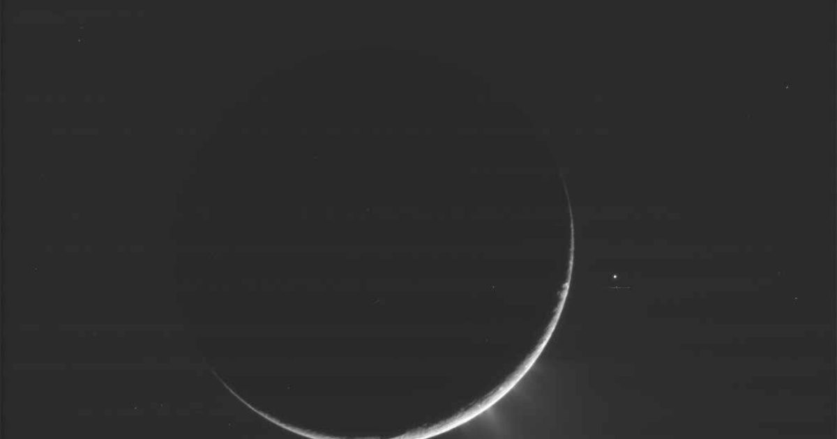 Discovery image of Enceladus' plumes (6 of 7) | The Planetary Society