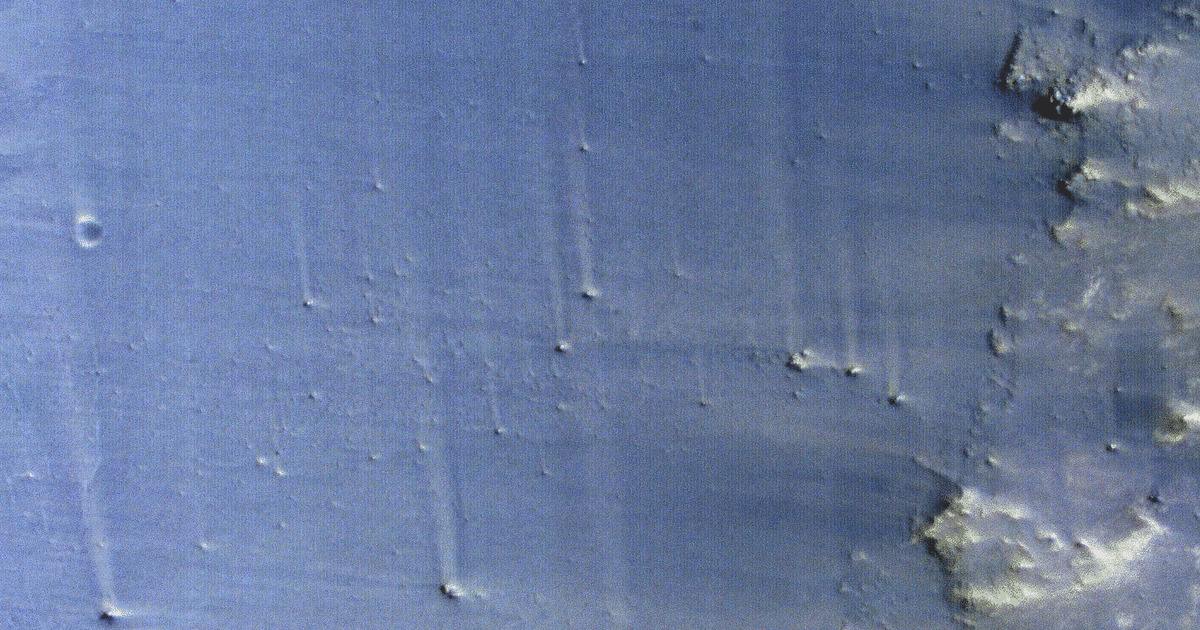 Wind streaks in Endeavour | The Planetary Society