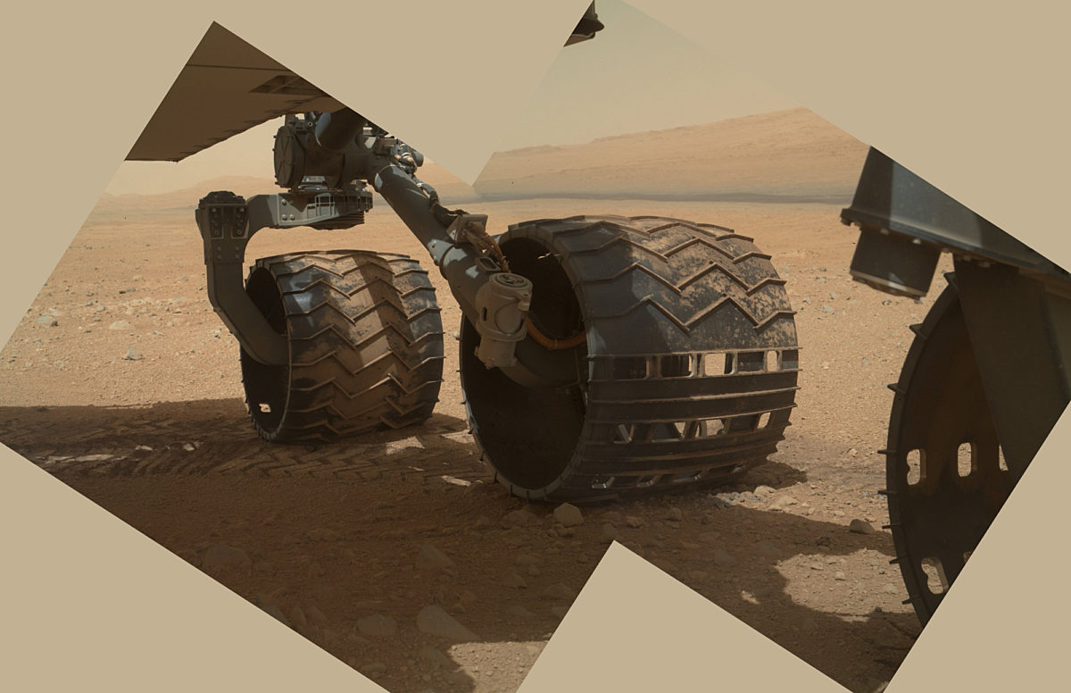 Curiosity's wheels firmly on Mars (MAHLI… | The Planetary Society