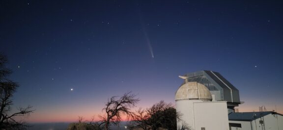 Comet Tsuchinshan-Atlas over the Kitt Peak… | The Planetary Society