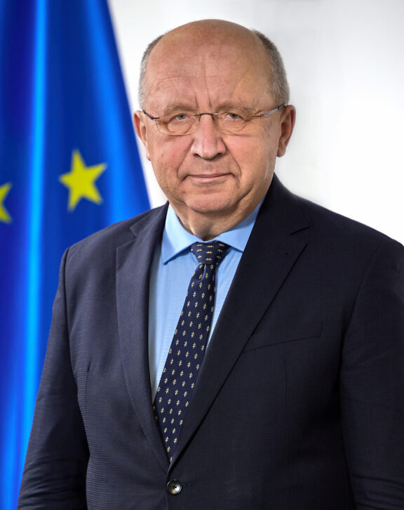 Andrius Kubilius portrait | The Planetary Society