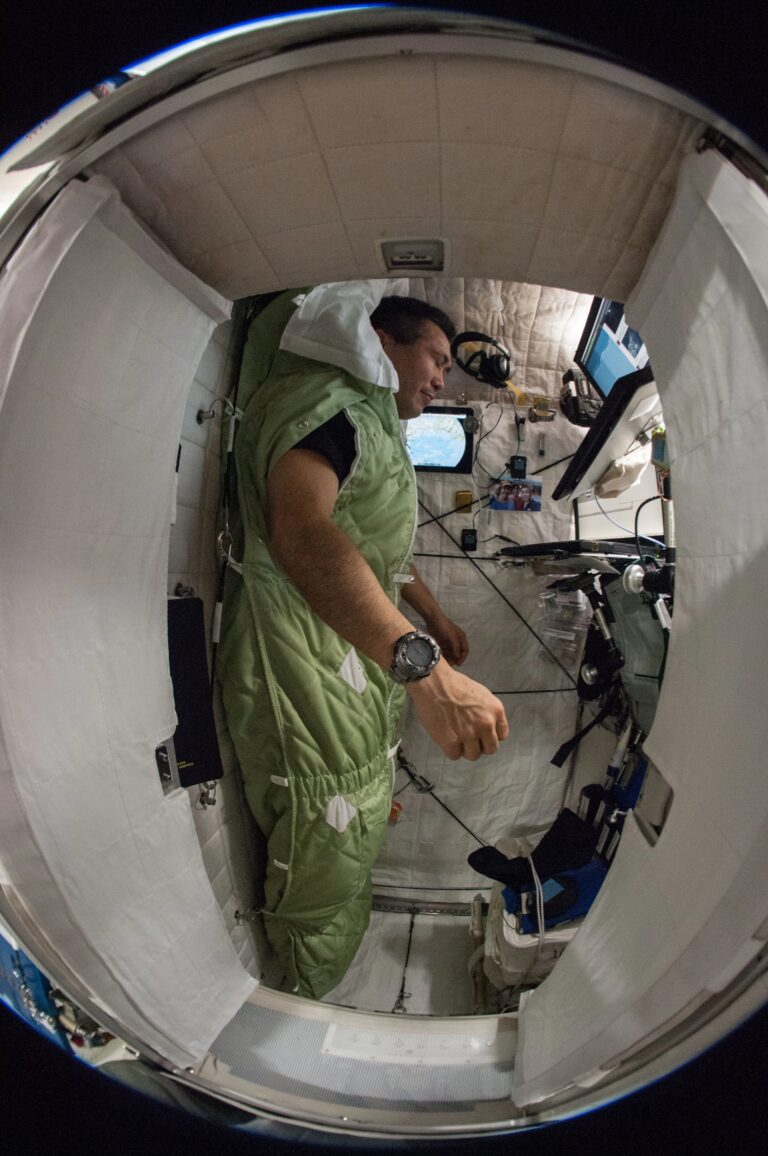 Koichi Wakata sleeping in space | The Planetary Society