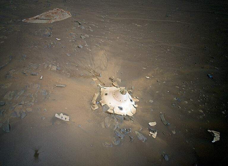 Perseverance's landing gear from above | The Planetary Society