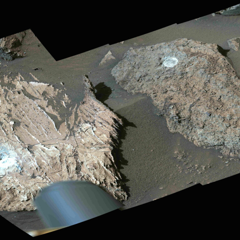 Enceladus' plumes in color | The Planetary Society